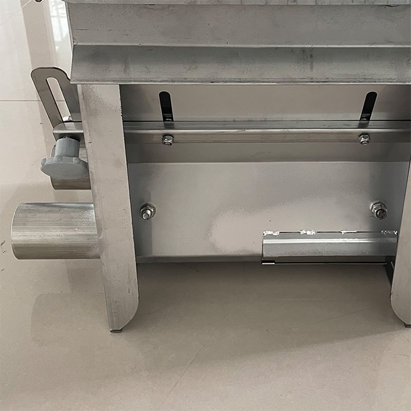 Chain type double port feeding hopper